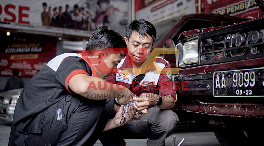 Daftar Sparepart Mobil Paling Dibutuhkan & Fungsinya - OJC Auto Course